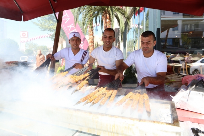 ÇORUM'DA 19 METRELİK ADANA KEBABI YAPILDI - Son Dakika Haberleri