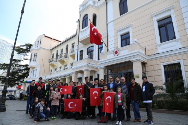 DOĞUM GÜNÜNÜ KİMSESİZ ÇOCUKLARLA KUTLADI - Son Dakika Haberleri