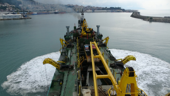 Temizlenen limandan top mermisi ve 100 ton atık çıktı - Son Dakika ...